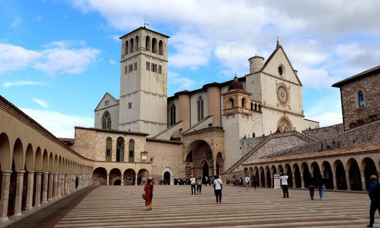 8 lugares que ver en Asís en 1 día, la ciudad de San Francisco.